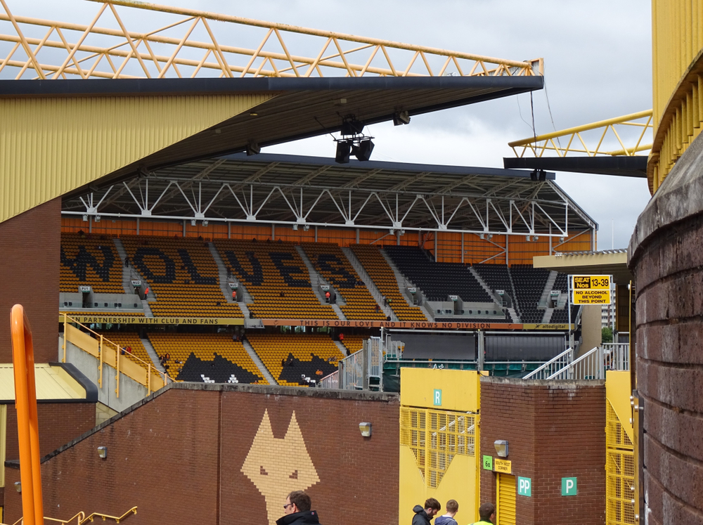 Football’s Festive Featurettes: Ferocious Wolves and cuddly bears ...